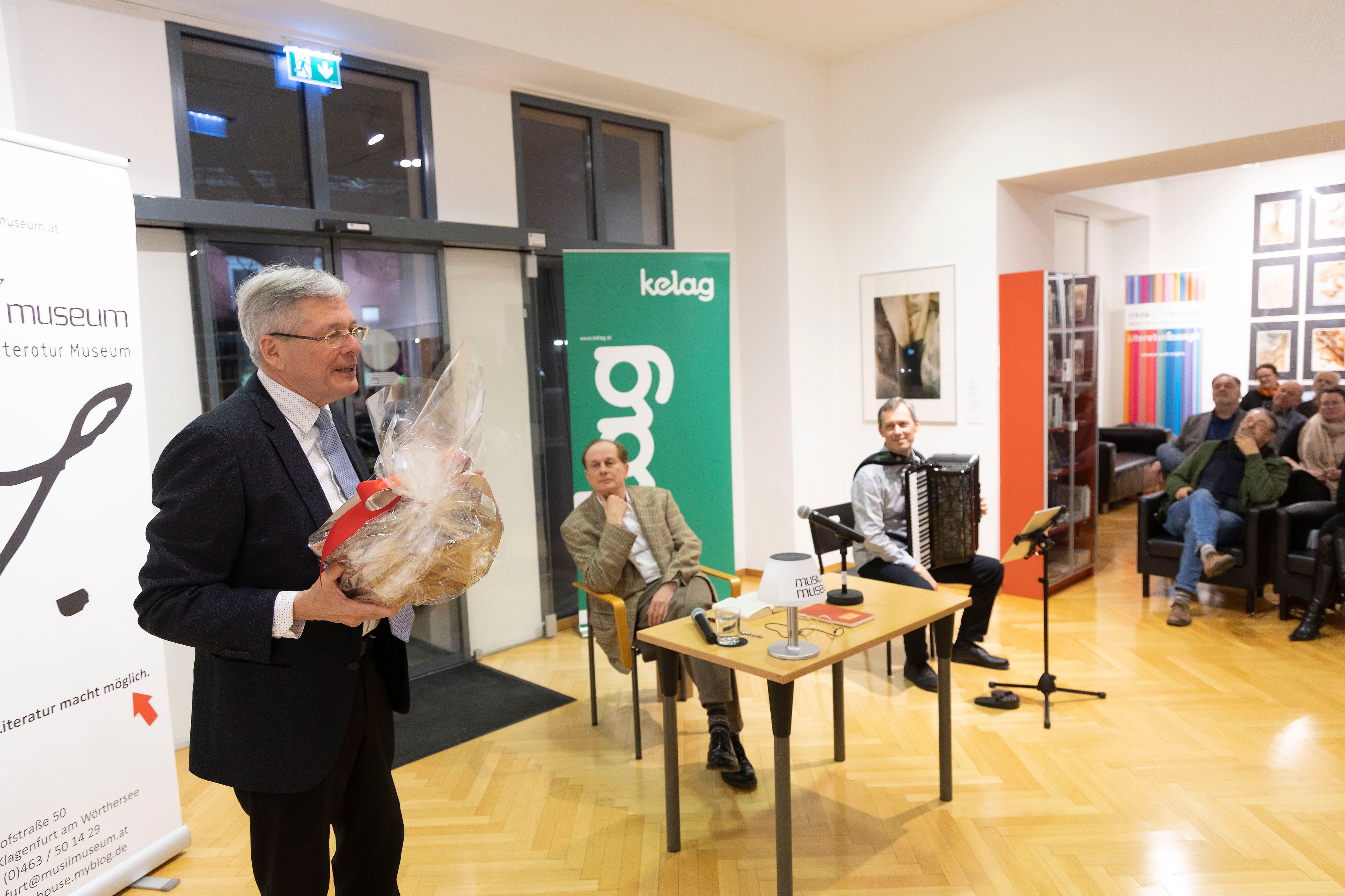 70. Geburtstag: Winkler las „Mutter und der Bleistift“ - Land Kärnten