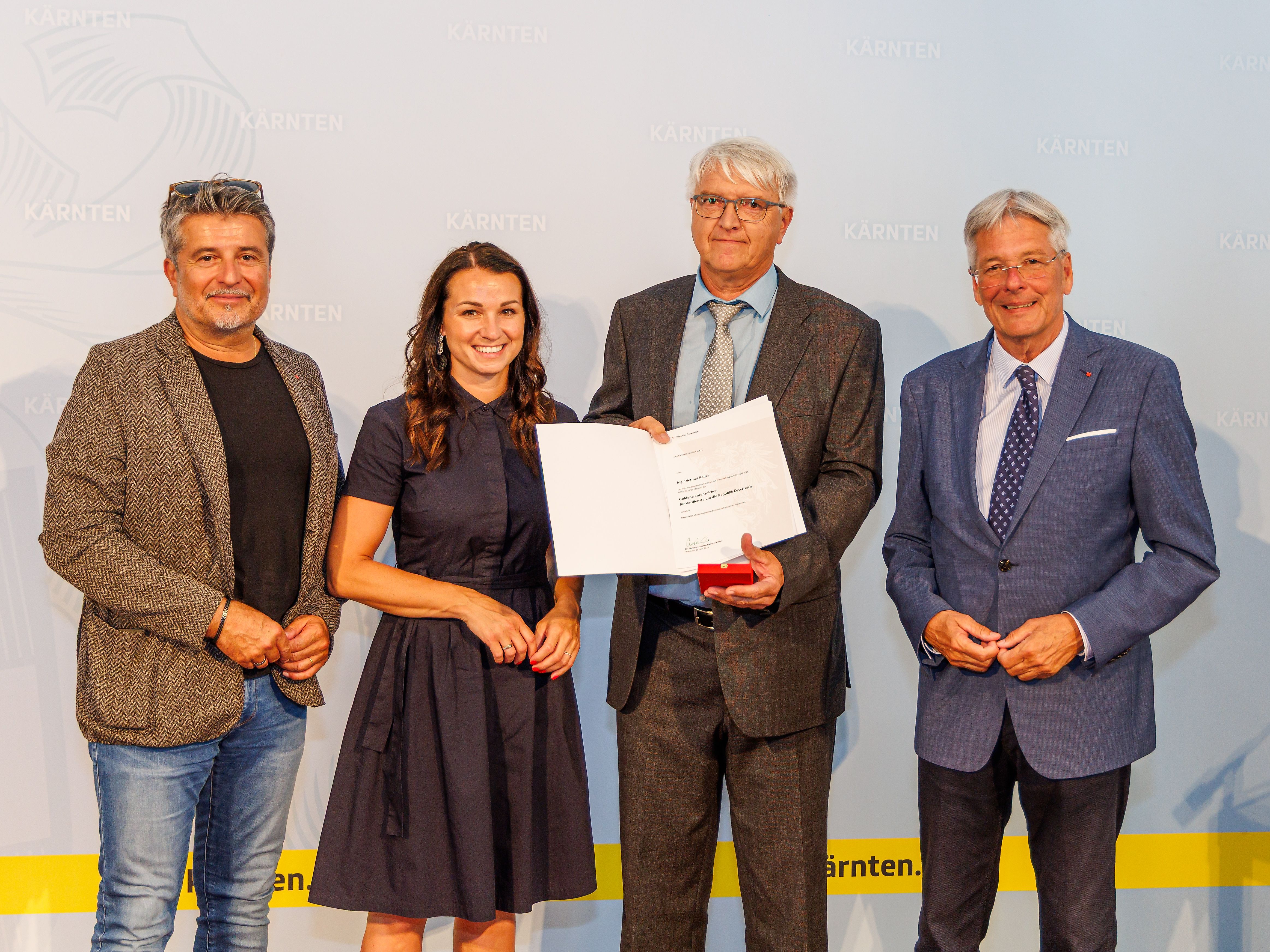 Ehrenzeichen und Berufstitel verliehen - Land Kärnten