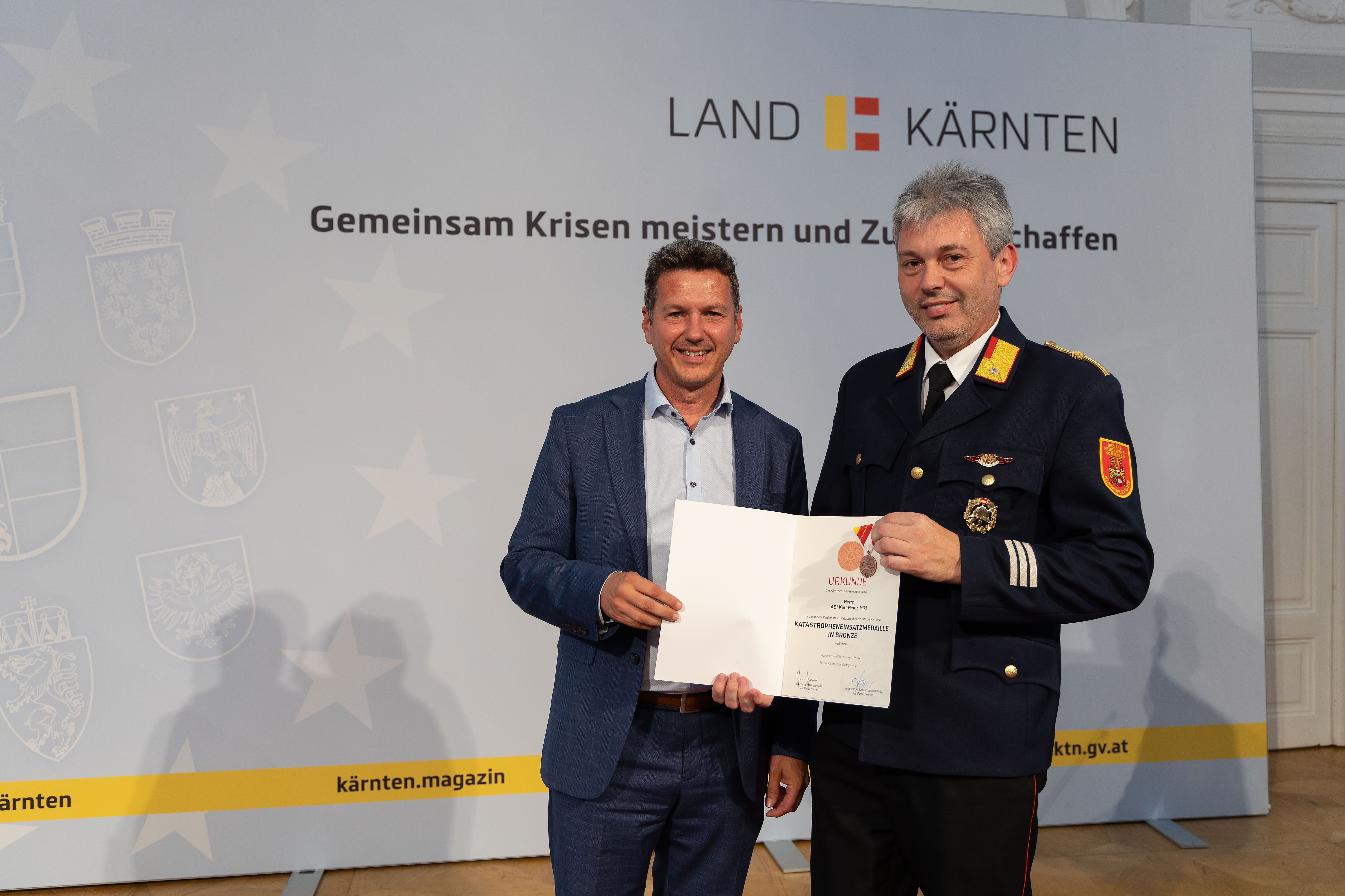 Feierliche Verleihung von Katastropheneinsatzmedaillen - Land Kärnten