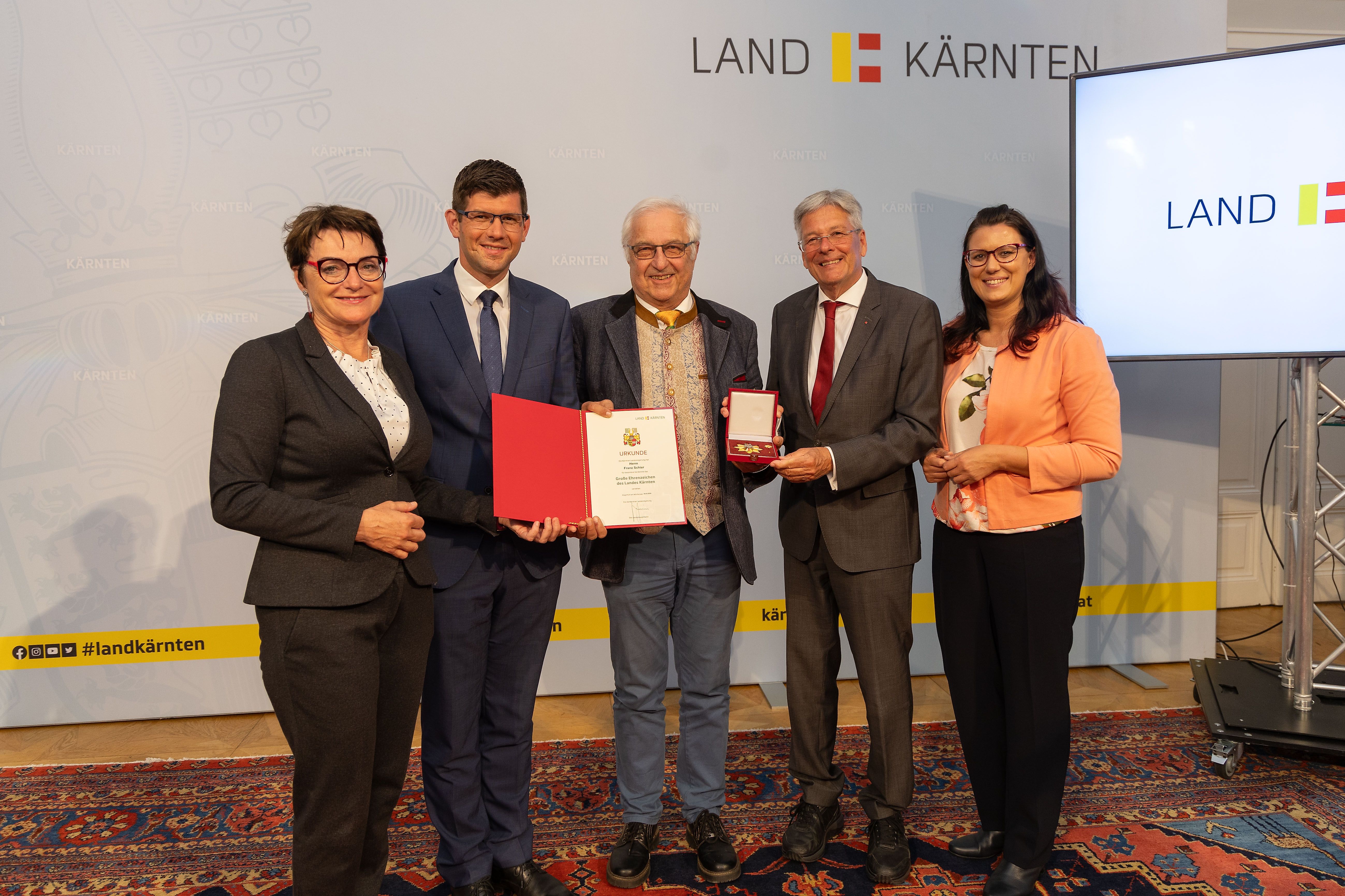 Hohe Landesauszeichnungen verliehen - Land Kärnten