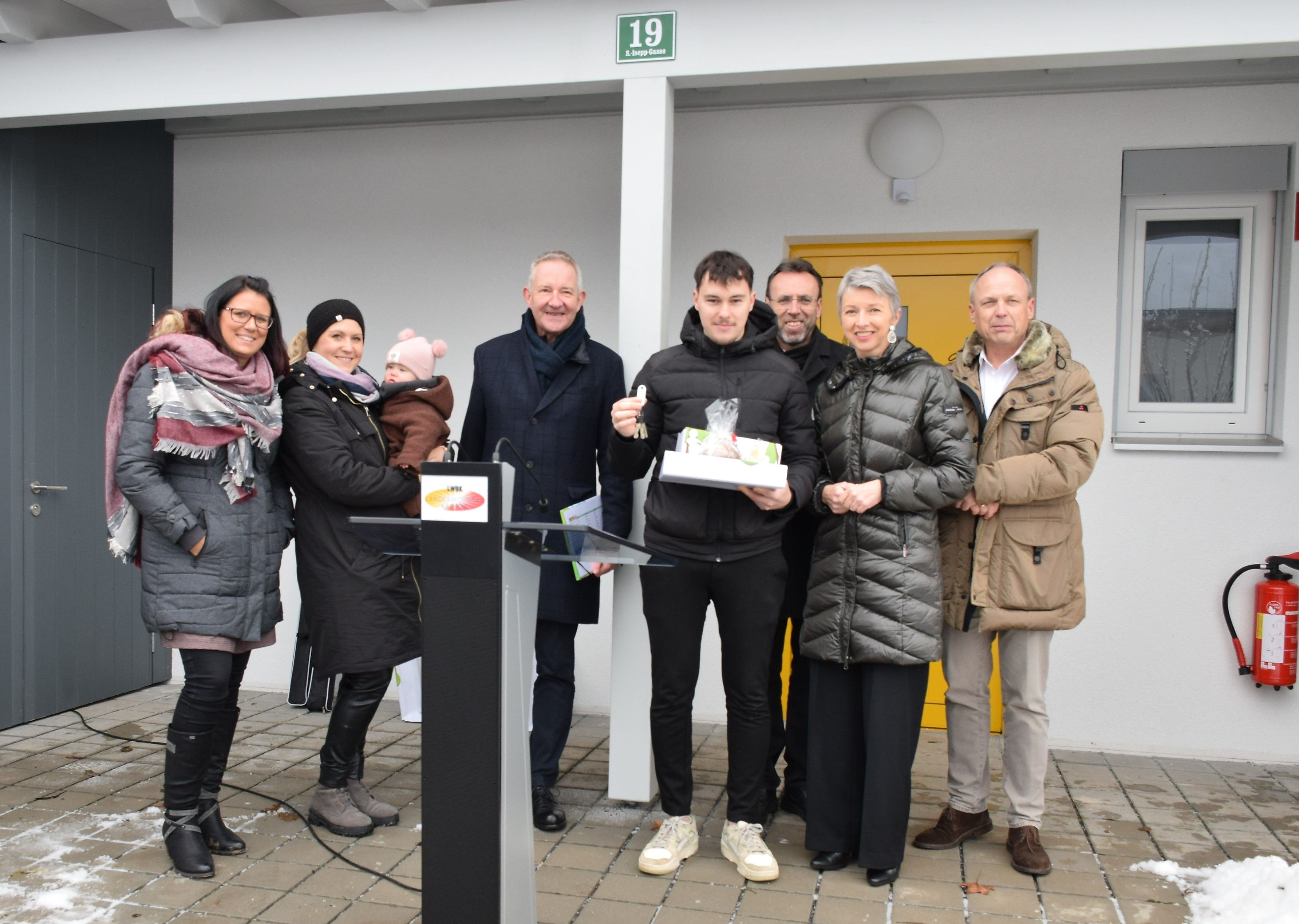 Schlüsselübergabe in Ferlach: Reihenhäuser mit sozialem Mehrwert - Land ...